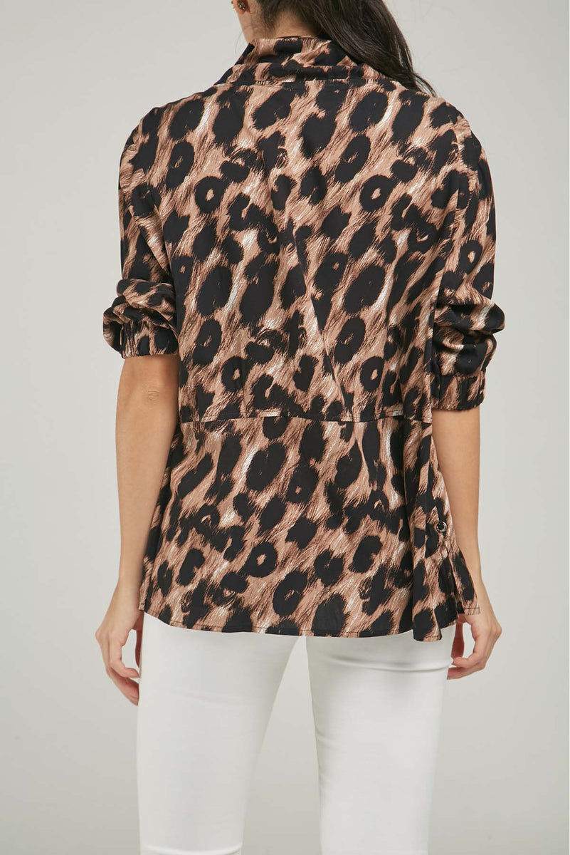 BLUSA ANIMAL PRINT CUELLO DRAPEADO JARETA RESORTE PUÑO – Cristina Restrepo.
